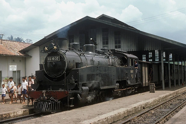 Lokomotif CC10 | Kereta Api Indonesia Wiki | Fandom
