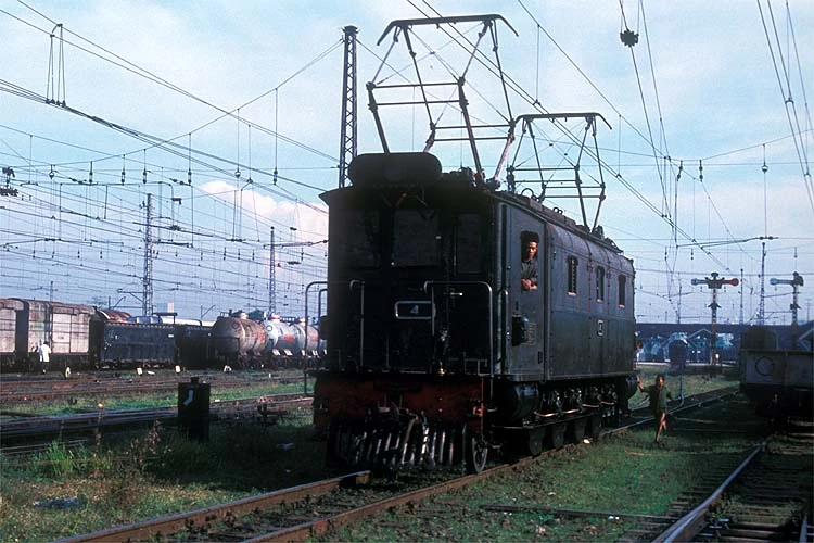 Lokomotif Listrik ESS 3000 | Kereta Api Indonesia Wiki | Fandom