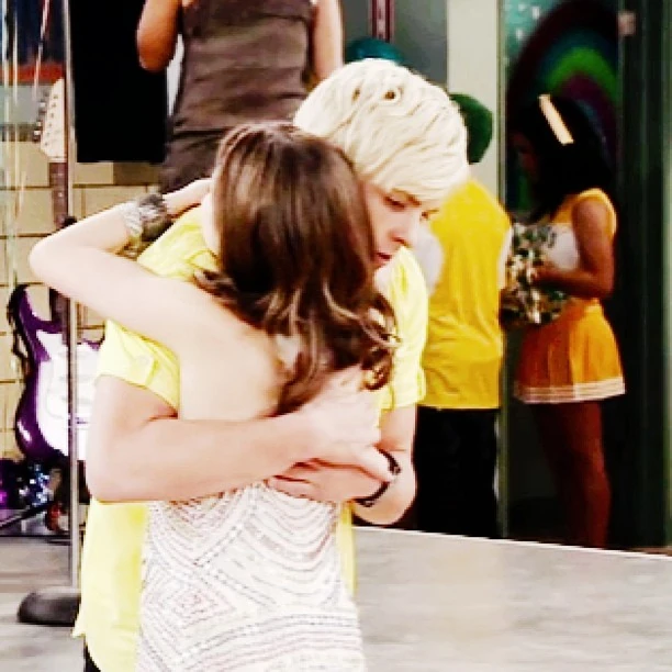 Auslly | Raura Wiki | Fandom