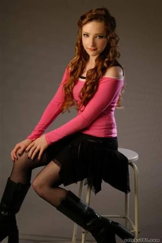 Kyra Hart | Reba Wiki | Fandom