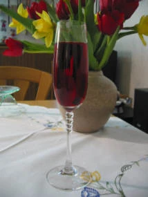 Cherry Champagne | Cocktails Wiki | Fandom