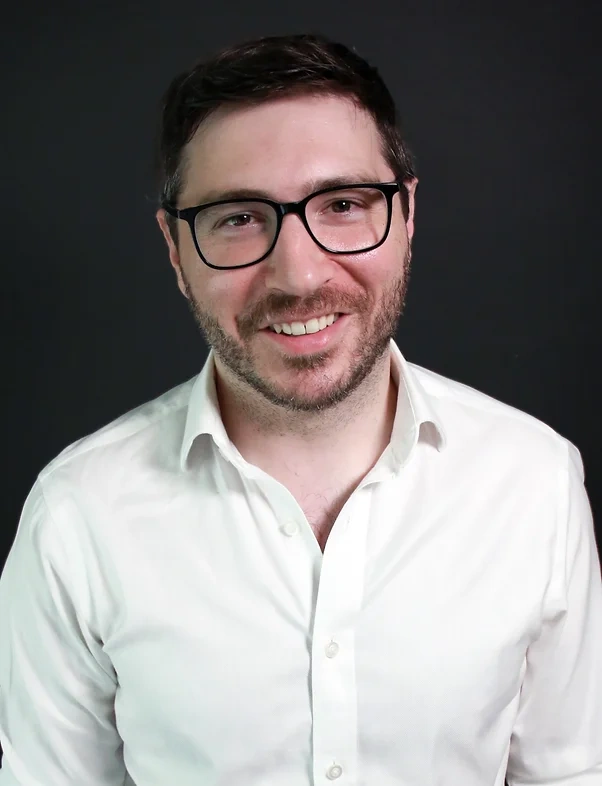 เดวอน แมคคอร์แมก (นักเขียน) | Record Wiki | Fandom