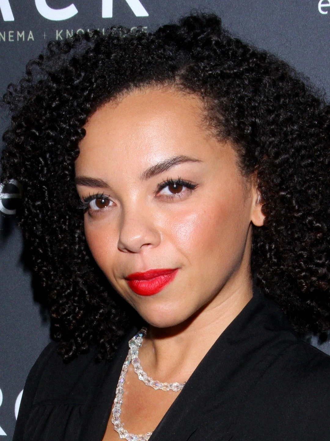 Zarrin Darnell-Martin | Ginny & Georgia Wiki | Fandom