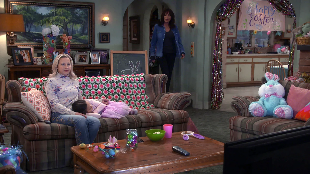 Text Thread and The Marital Bed | Roseanne & The Conners Wiki | Fandom