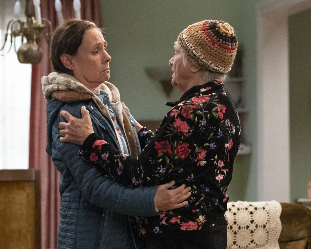 Moms and Rats | Roseanne & The Conners Wiki | Fandom