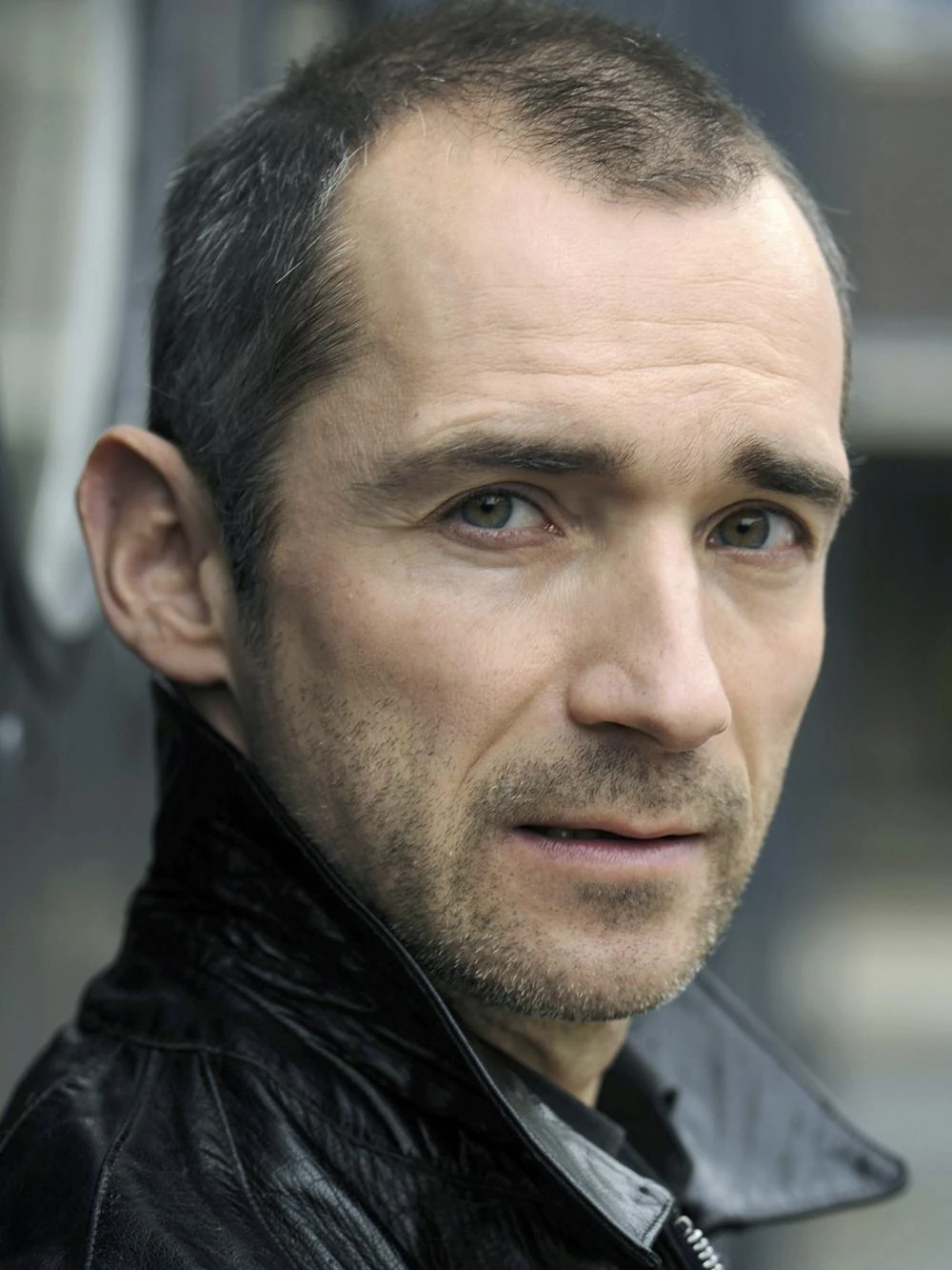 Robert Beyer | Rote Rosen Wiki | Fandom