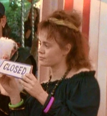 Elizabeth Rule | Round The Twist Wiki | Fandom