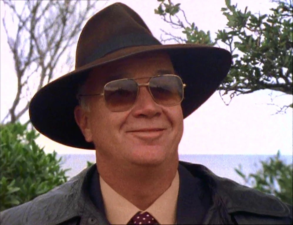 Mr. Henderson | Round The Twist Wiki | Fandom