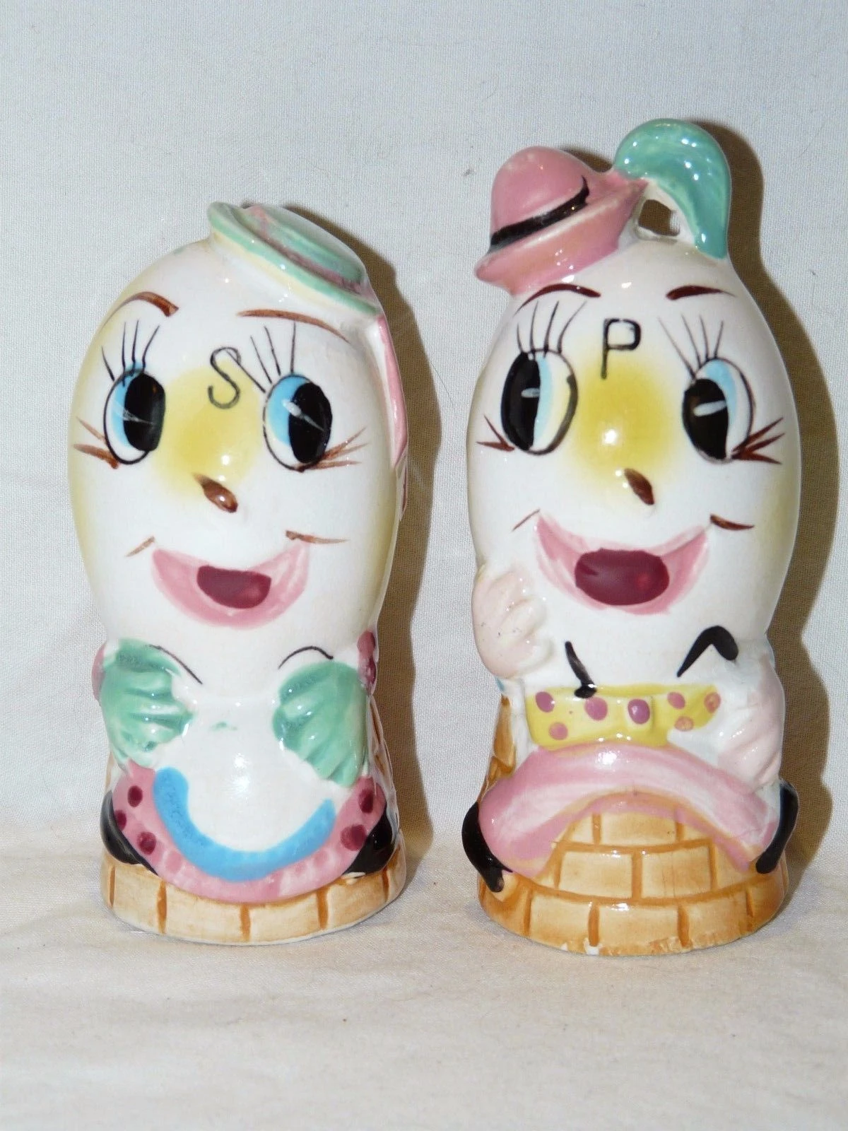 1958 Enesco Anthropomorphic Mr and Mrs Humpty Dumpty Egg Salt and ...