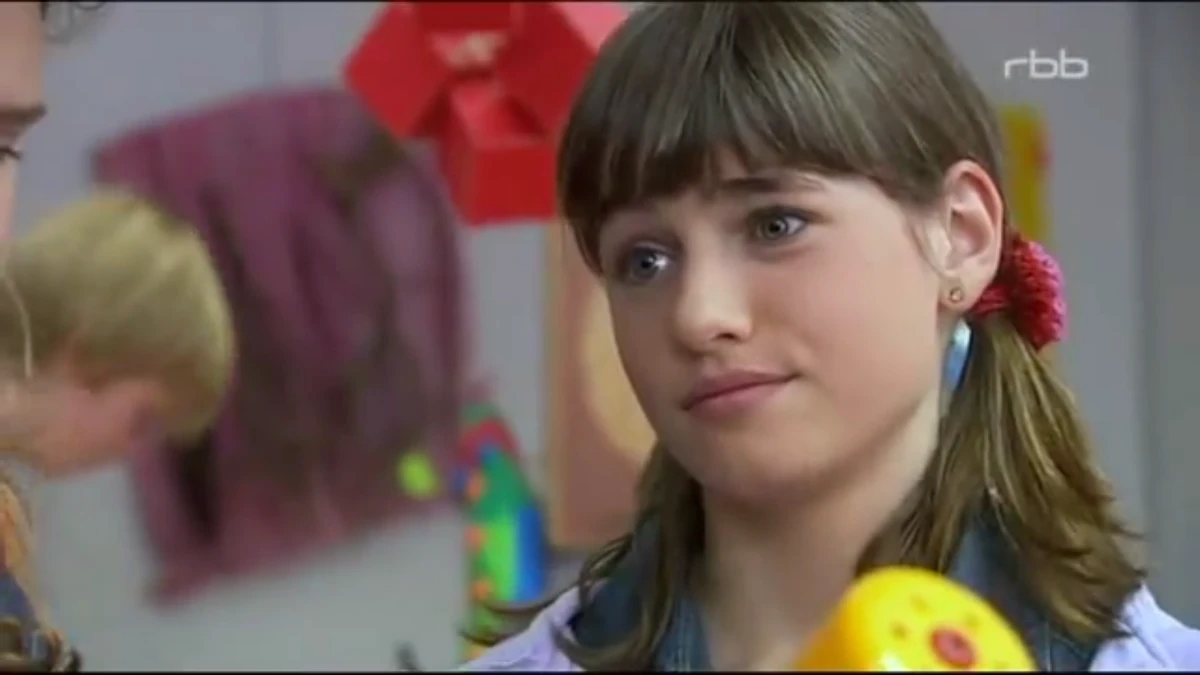 Julia Schnabel / Galerie | Schloss Einstein Wiki | Fandom