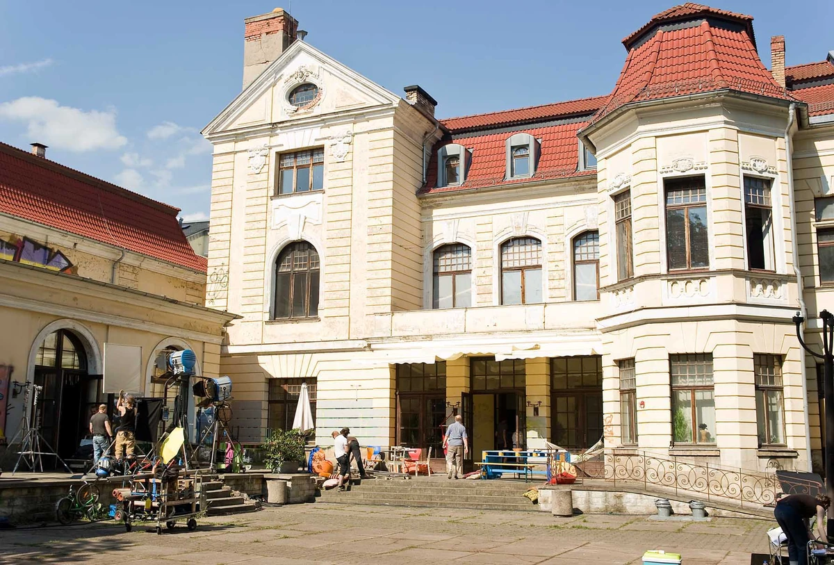 altes-schauspielhaus-erfurt-schloss-einstein-wiki-fandom