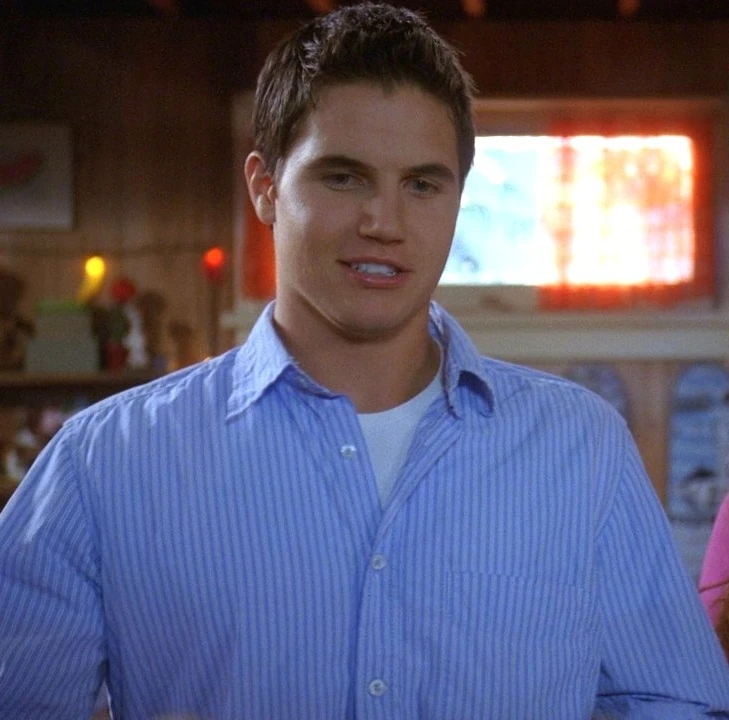 Fred Jones (Robbie Amell) | Scoobypédia | Fandom