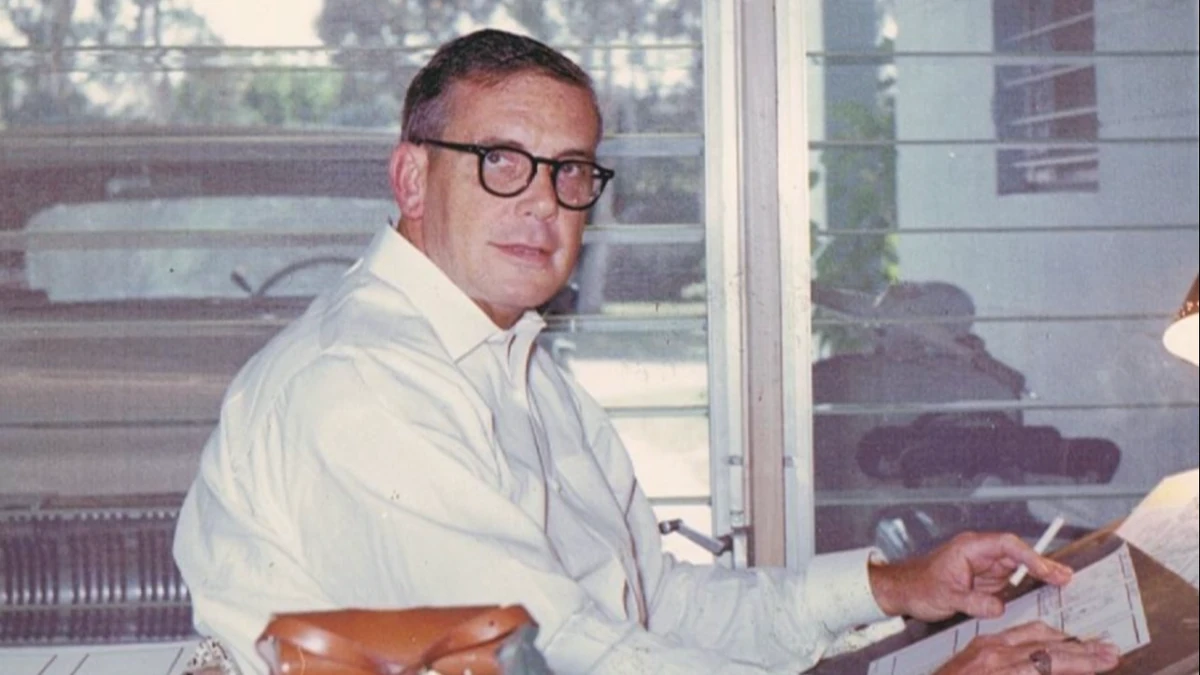 Larz Bourne | Scoobypedia | Fandom