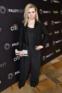 Abigail Breslin Pies Wiki