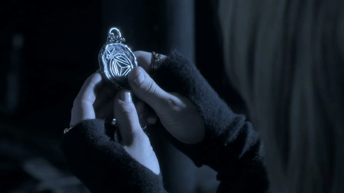 Balcoin Medallion | The Secret Circle Wiki | Fandom