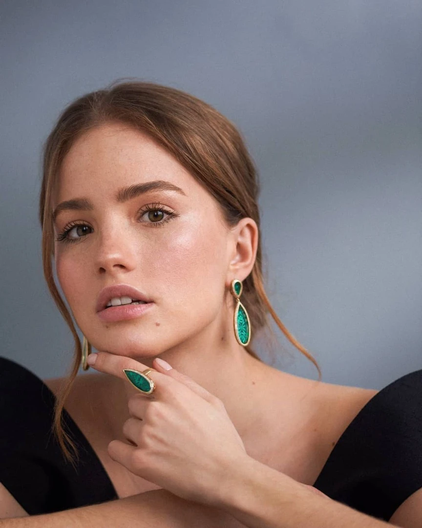 Sienna Abbott | Selection OC Wiki | Fandom