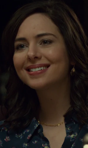 Rebecca Lewis | Wiki Shadowhunters en Español | Fandom