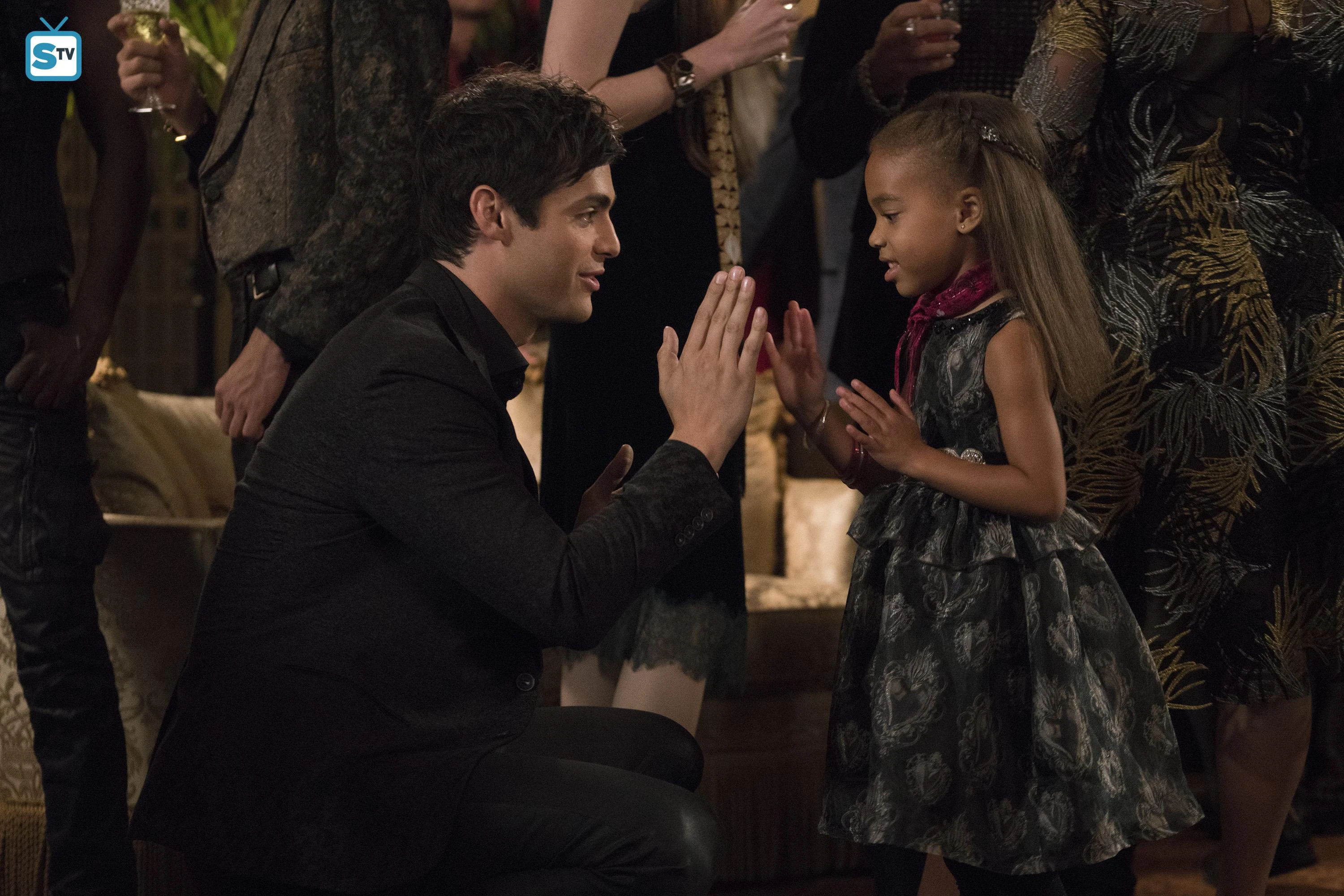 Catégorie:Photos des personnages | Wiki Shadowhunters TV | Fandom