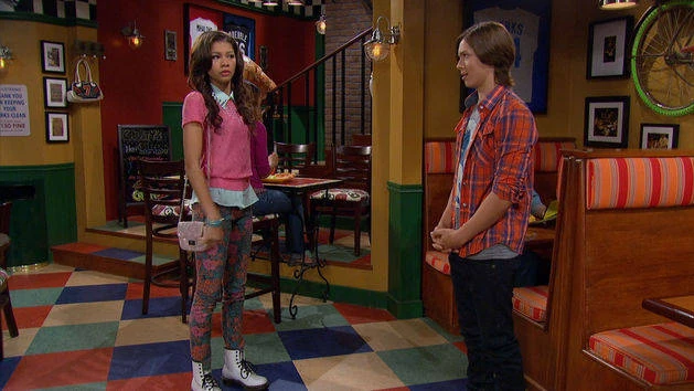 Leo Howard And Zendaya Kiss On Shake It Up