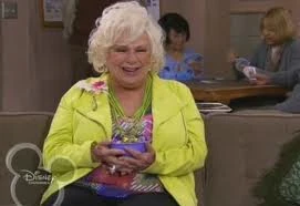 La señora Locassio | Wiki Shake It Up | Fandom