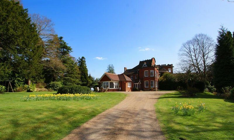 Cowden Manor | Show the Colours Wiki | Fandom