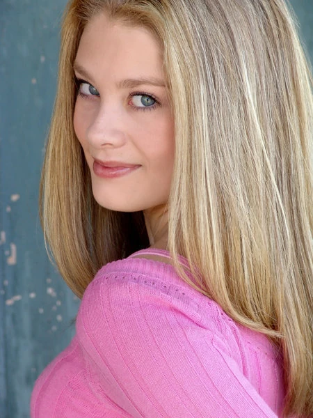 Amanda Hayes | Sisters First Wiki | Fandom