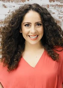 Julia Bechly | Sisters Netflix Wiki | Fandom