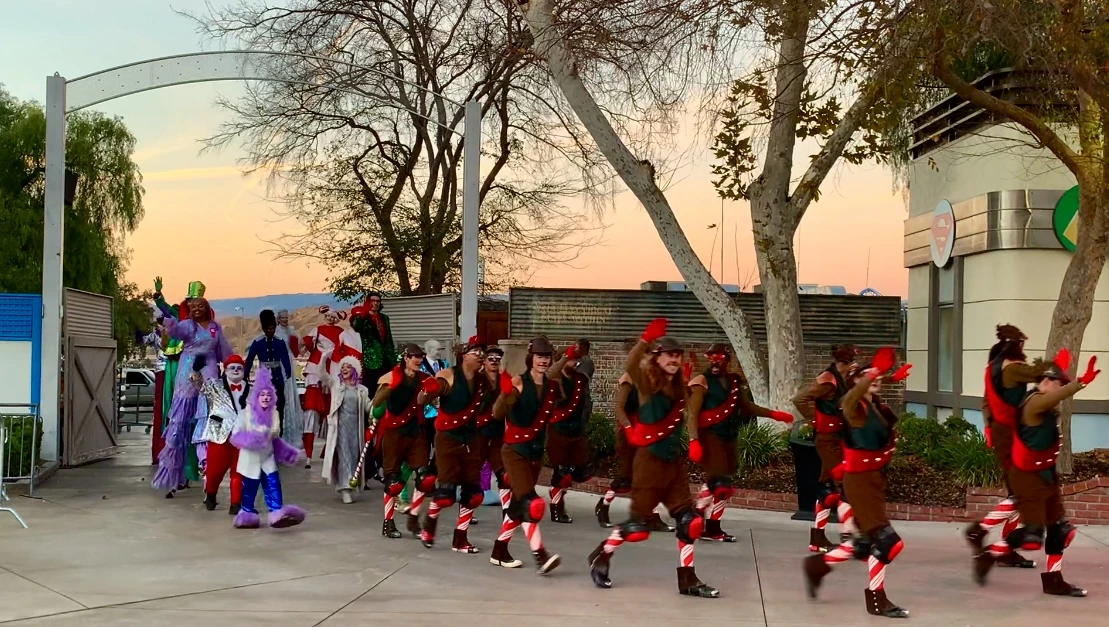 Unwrapped: Holiday Magic | Six Flags Wiki | Fandom