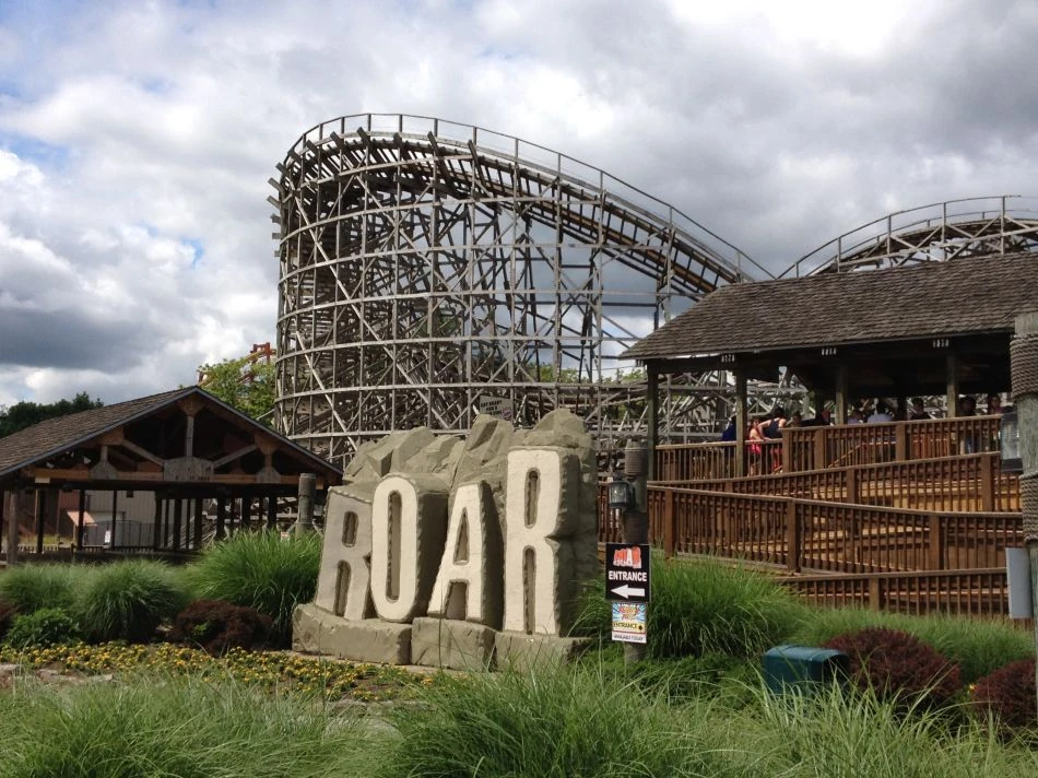 Roar (Six Flags America) | Six Flags Wiki | Fandom