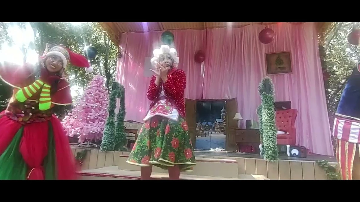 Entre Regalos y Travesuras | Six Flags Wiki | Fandom