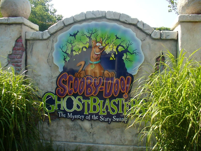 Scooby-Doo! Ghostblasters: The Mystery of the Scary Swamp | Six Flags ...