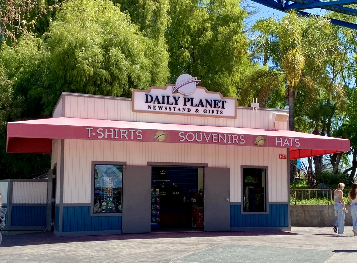 Daily Planet Newsstand & Gifts | Six Flags Wiki | Fandom