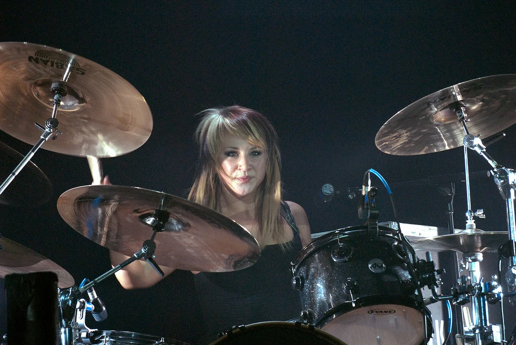 Jen Ledger | Wiki Skillet | Fandom