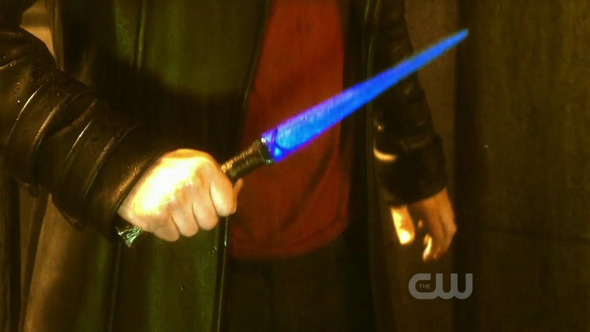 Kryptonite knife | Smallville Wiki | Fandom
