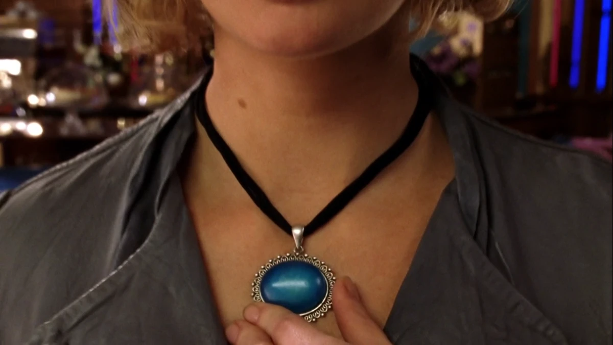 Simone Chesterman's amulet | Smallville Wiki | Fandom