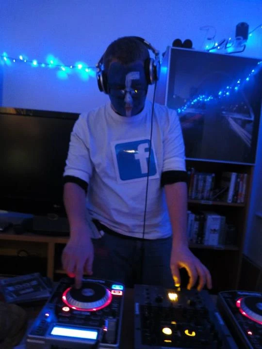 Facebook DJ | Snowpedia Wiki | Fandom