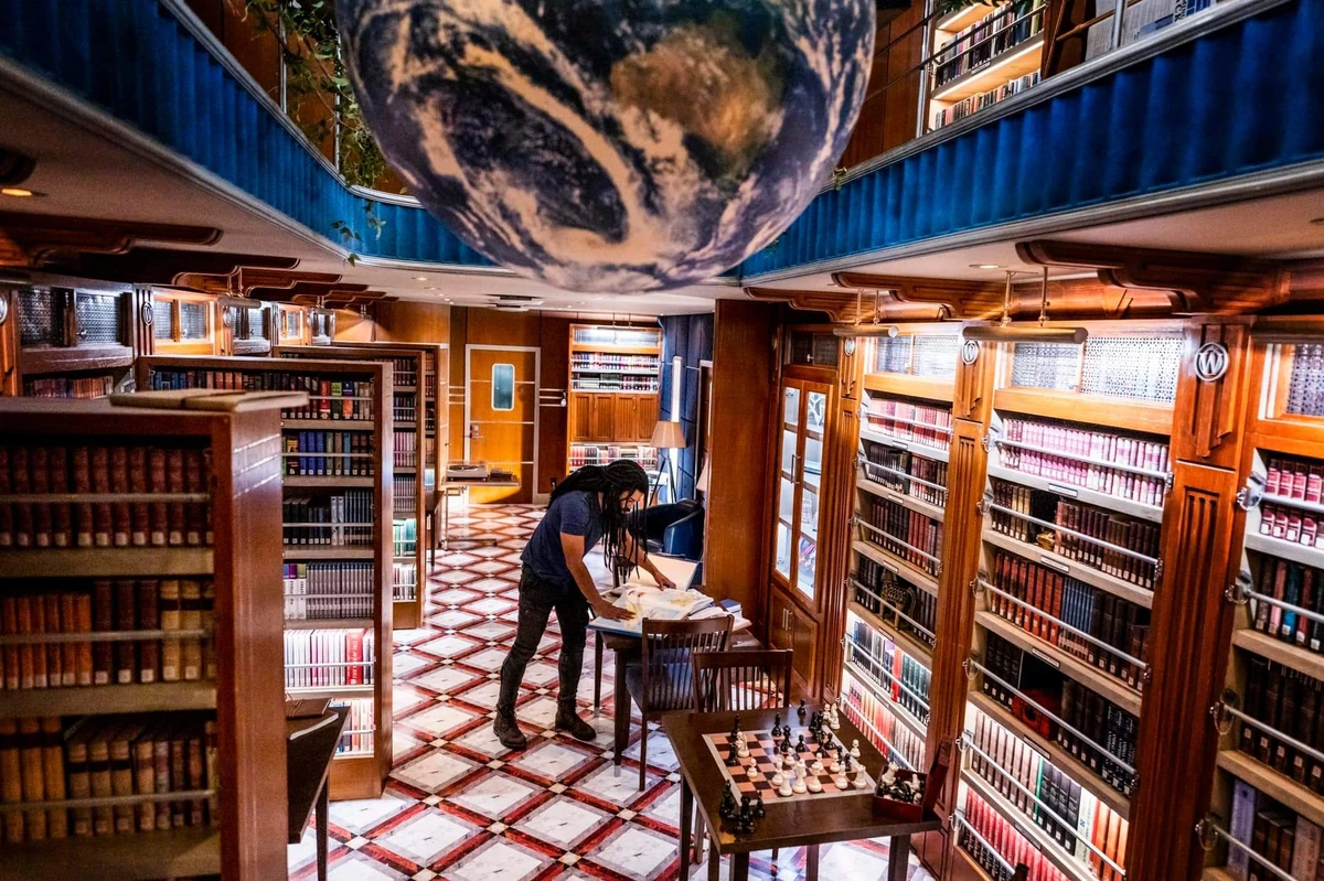 Library Car | Snowpiercer Wiki | Fandom