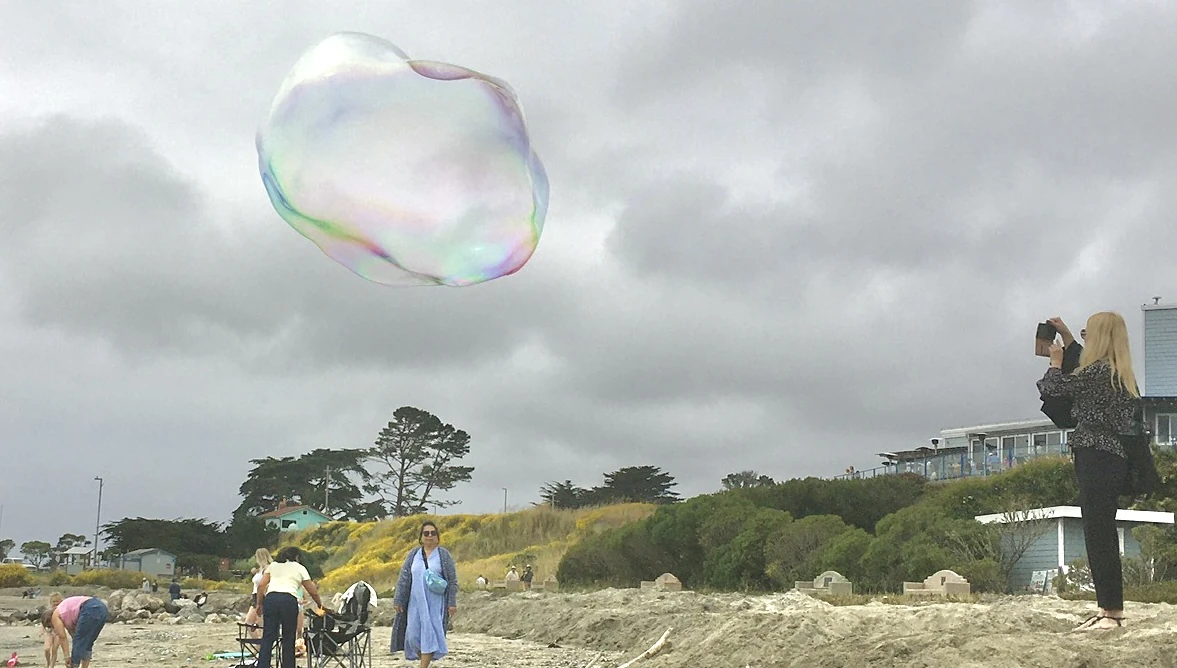 User blog:Espiegel123/2023 06 16 Beach Bubbles With Ancient Juice | Soap Bubble Wiki | Fandom
