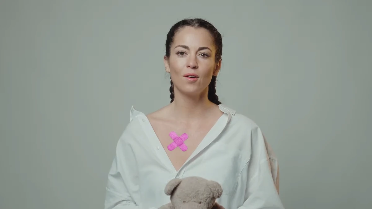 Cosiendo y Cantando (Videoclip) | Wiki Sofía Ellar | Fandom