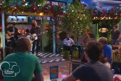 Britt Robertson Und Logan Henderson Brogan | Couplepedia Wiki | Fandom