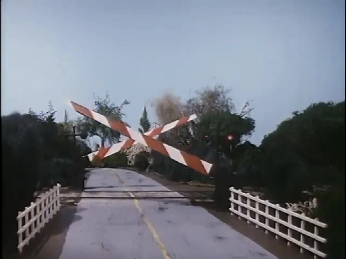 Sound Ideas, TRAIN - EXTERIOR: MOVING, THROUGH CROSSING, BELL, HORN ...