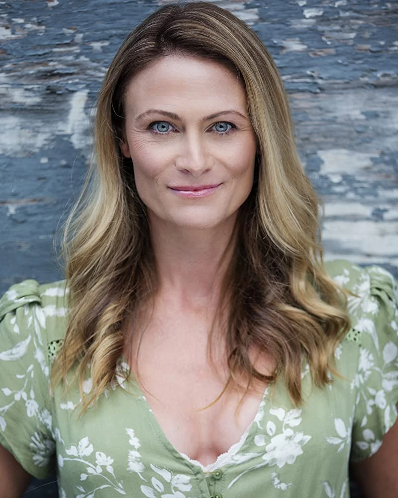 Carolyn Dante | Spellbinder Wiki | Fandom