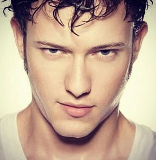 Yon Tumarkin | Split (Hebrew: חֲצוּיָה, Hatsuya) TV Series Wiki | Fandom