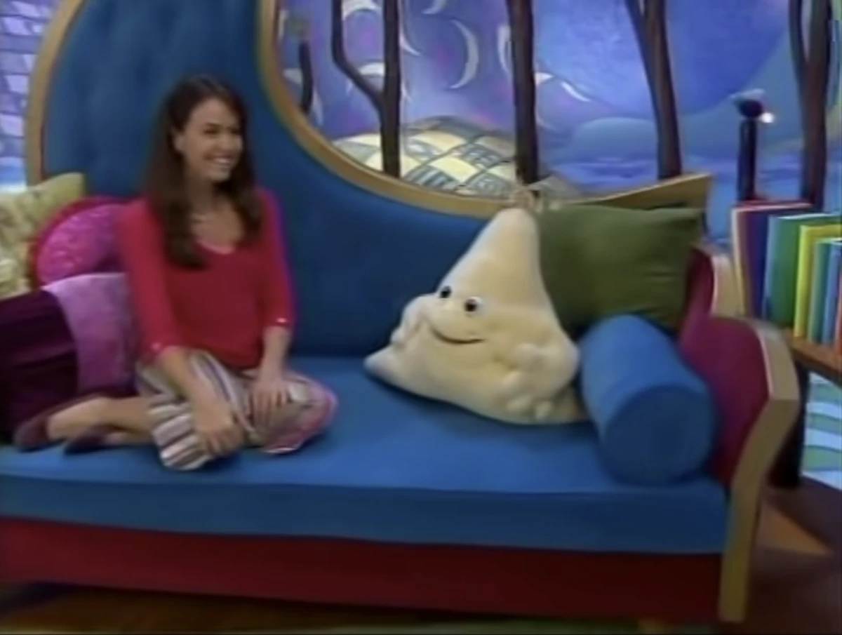 Crescent moon couch | Sprout Wiki | Fandom