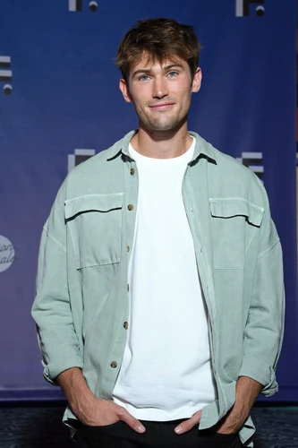 Victor Meutelet | Emily in Paris Wiki | Fandom