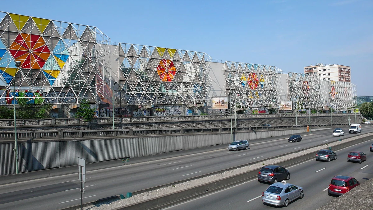 R25 | Wikistad | Fandom