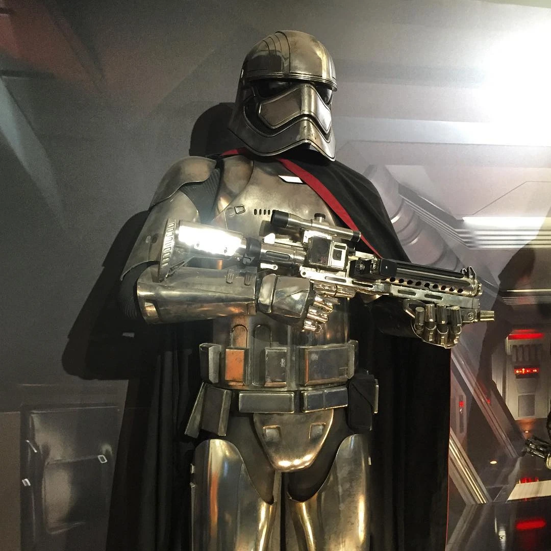 Captain Phasma | Star Wars Characters Wiki | Fandom