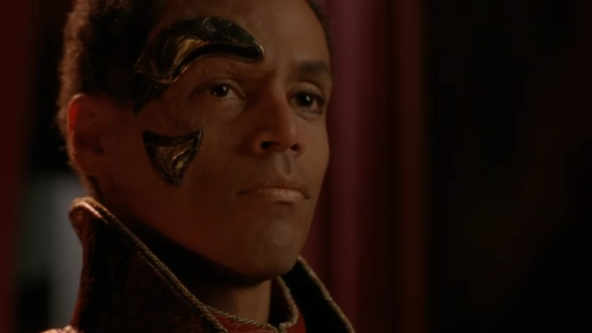 Apophis' face plate | SGCommand | Fandom