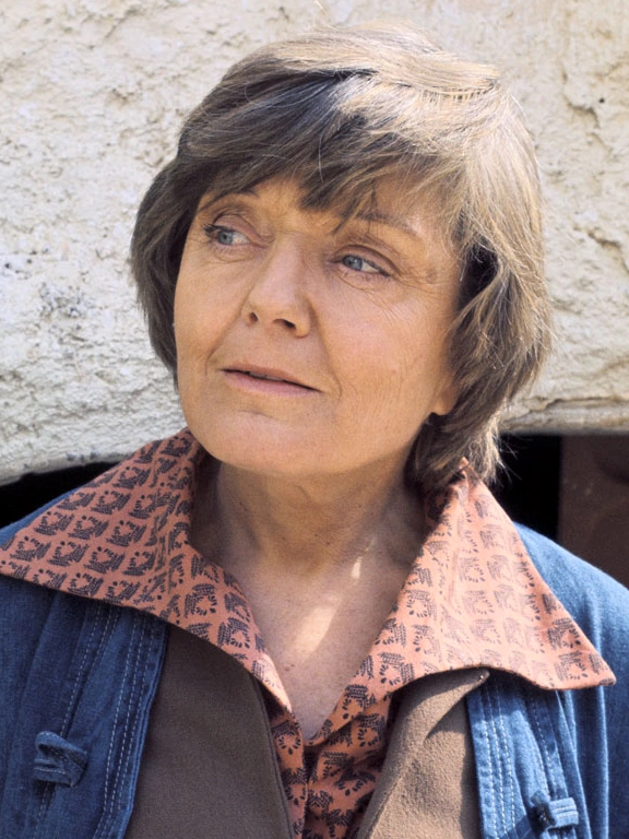 Beru Whitesun Lars | Wookieepedia | Fandom