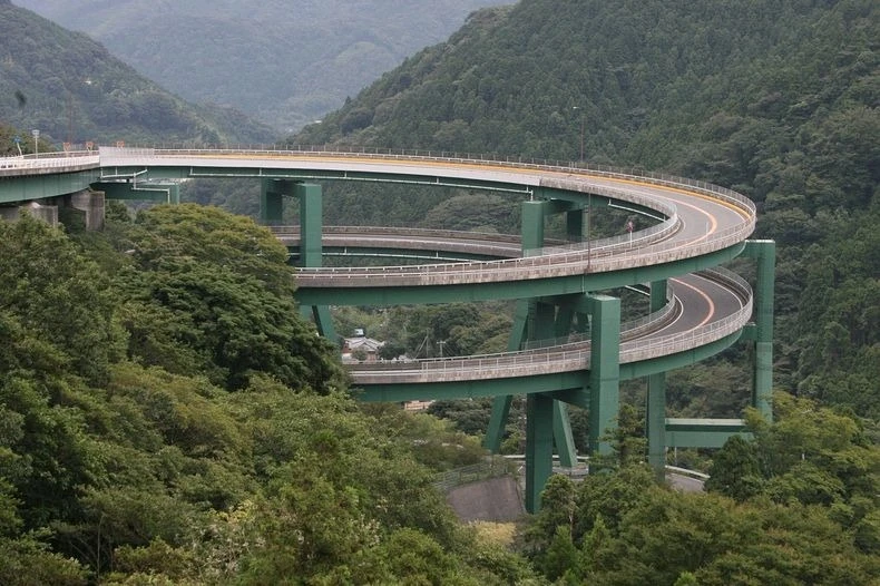Kawazu-Nanadaru Loop Bridge, Japan | Stoopid Wiki | Fandom